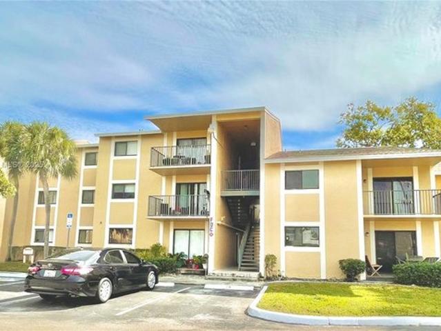 251 Palm Cir W Apt 206, Pembroke Pines, FL 33025