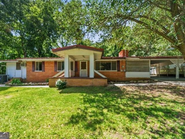 251 Pine Ave SE, Milledgeville, GA 31061