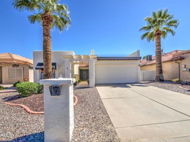 25243 S Cloverland Dr, Sun Lakes, AZ 85248 | MLS #6995 | Compass