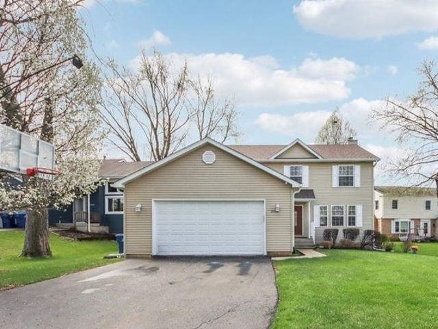 25241 W Entrance Dr, Lake Villa, IL 60046