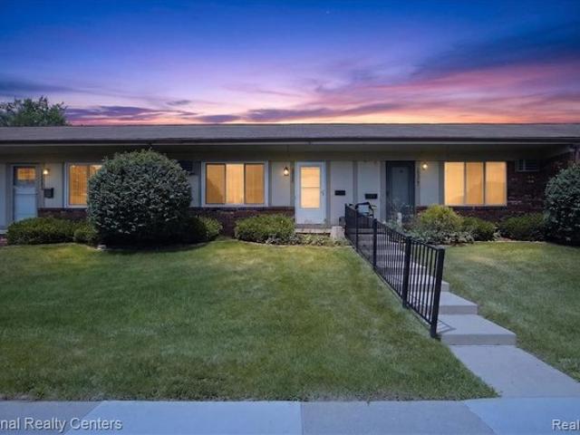 25245 Franklin Ter Unit 3, South Lyon, MI 48178