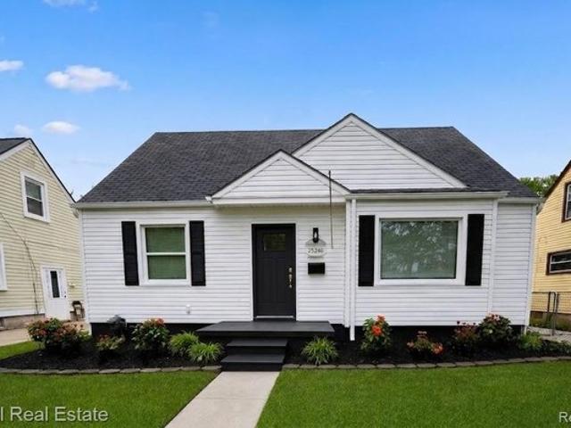 25246 Hayes Rd, Roseville, MI 48066
