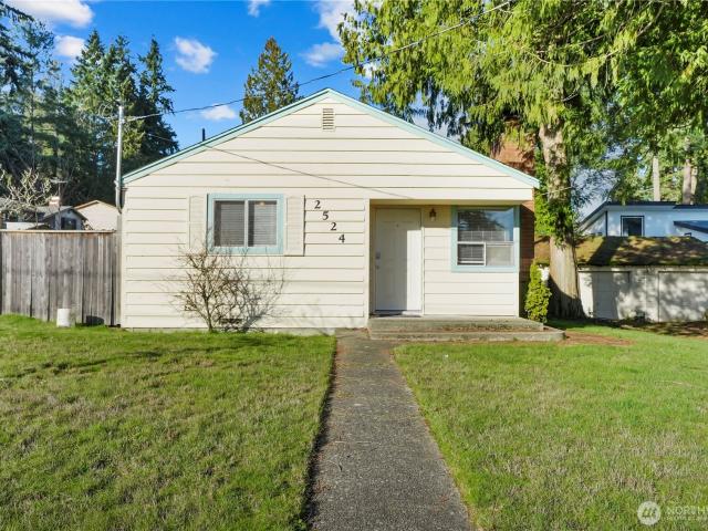 2524 NE 130th St, Seattle, WA 98125 | MLS #2476 | Compass