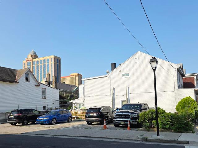2524 Arctic Ave
