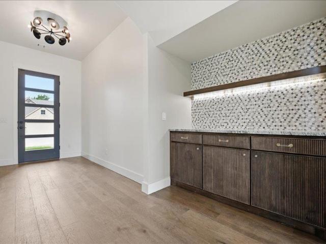 2524 Bretton Lane