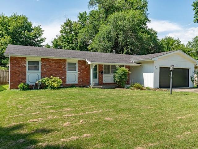2524 E Seminole St, Springfield, MO 65804