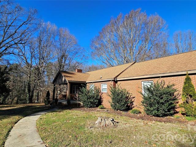 2524 Pickway Dr, Charlotte, NC 28269 | MLS #4330 | Compass