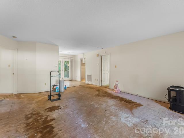 2524 Robinson Road