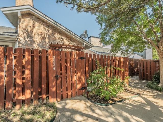 2524 Shady Ridge Dr, Bedford, TX 76021