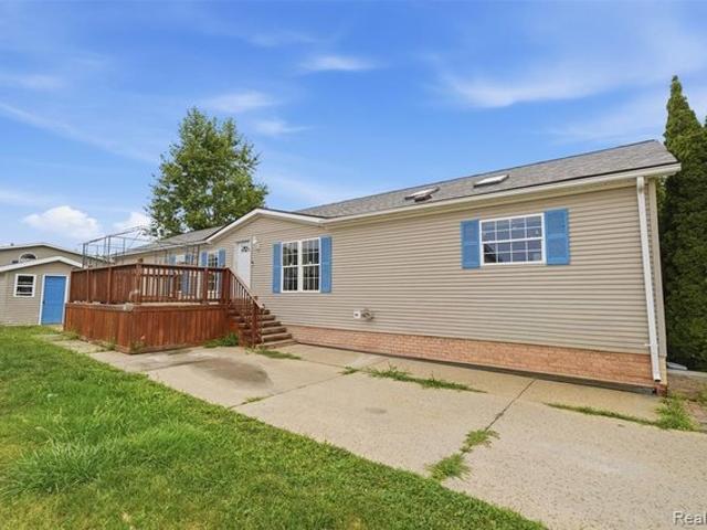 2524 Shakespeare Ln, Salem, MI 48167
