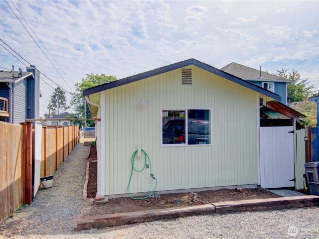 2524 Walnut Street