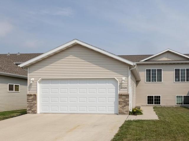 2524 31st Ave S, Moorhead, MN 56560