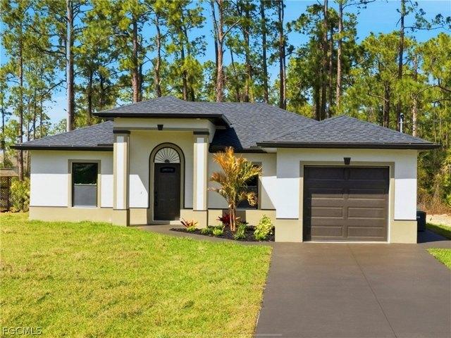 2524 33rd St W, Lehigh Acres, FL 33971