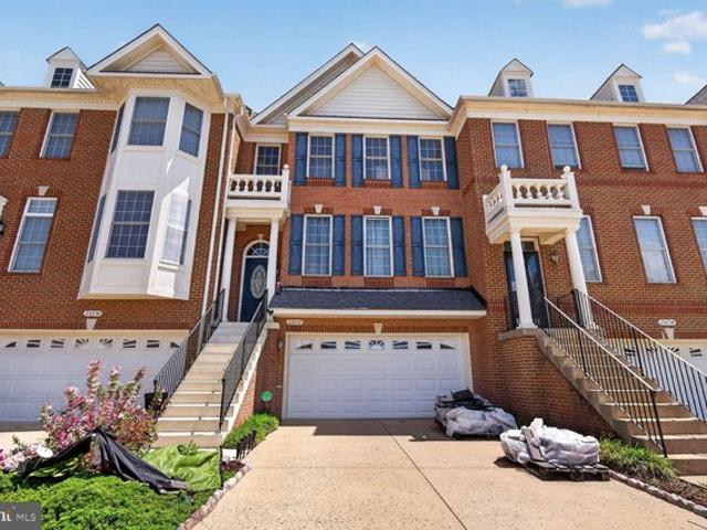 25252 Lyon Ter, Chantilly, VA 20152
