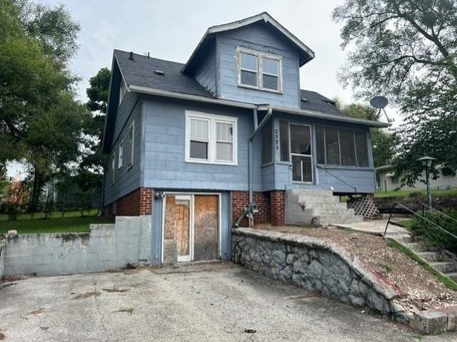 2525 Angelique St, Saint Joseph, MO 64501