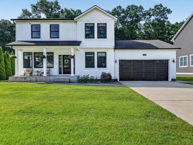 2525 Chestnut Trl, Muskegon, MI 49442