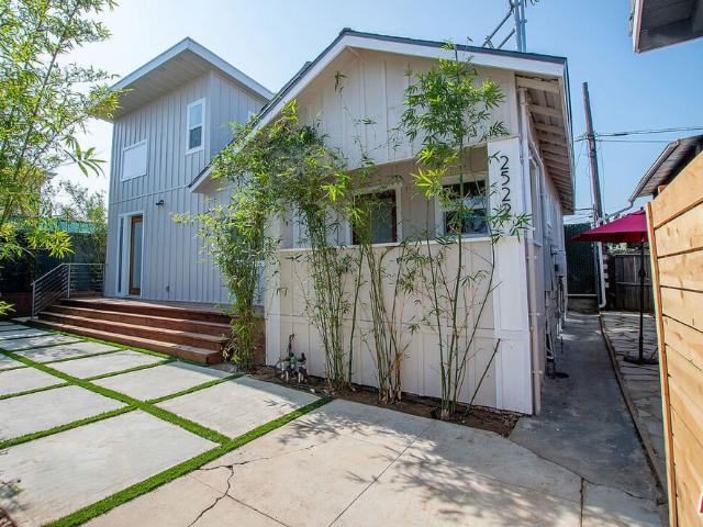 2525 Gleason Avenue