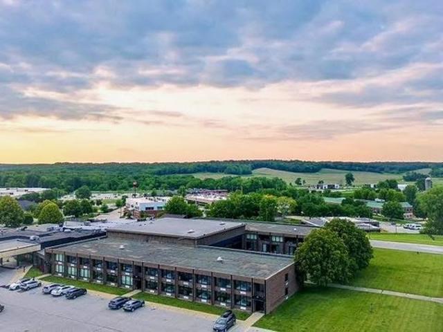 2525 Highlander Pl, Iowa City, IA 52245