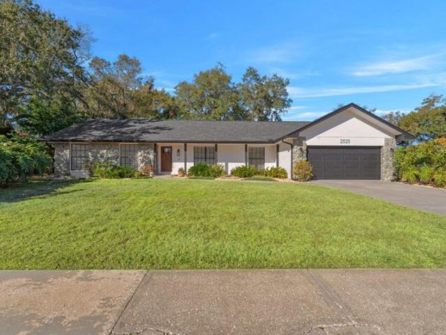 2525 Laurelwood Ln, Valrico, FL 33596