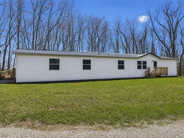 2525 Panther Dr NE, New Lexington, OH 43764
