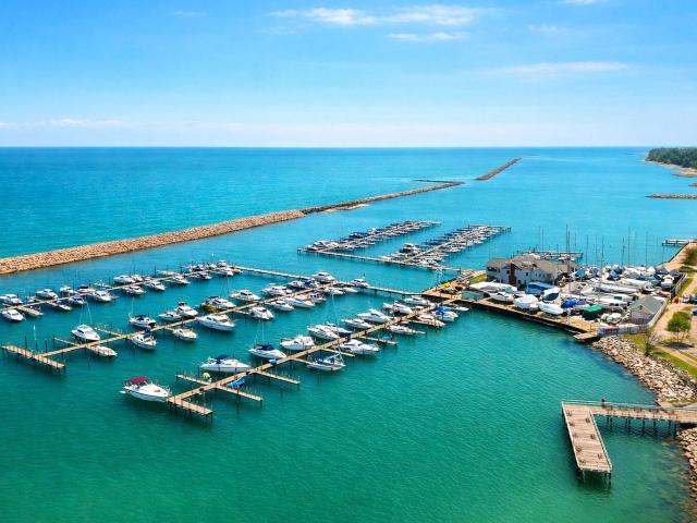 2525 S Shore Dr, Unit 3C