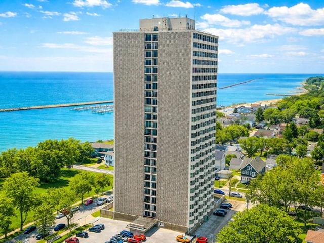 2525 S Shore Dr Unit 3C, Milwaukee, WI 53207