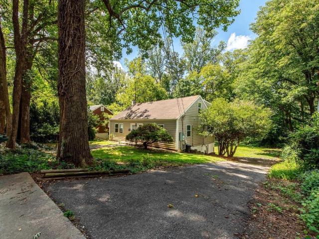2525 Woodland Dr