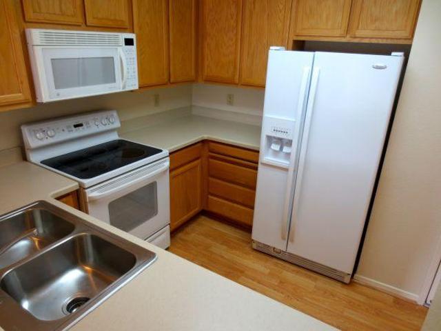 $2525 / 2br 975ft² Top Floor Corner Apt. 2 bed/2 bath Downtown San Mateo