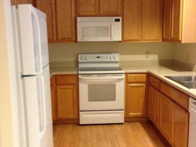 $2525 / 2br 975ft² Two Bedroom Two Bath w Washer/Dryer Downtown!