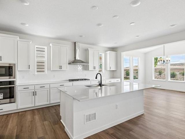 25264 E Warren Pl, Aurora, CO 80018