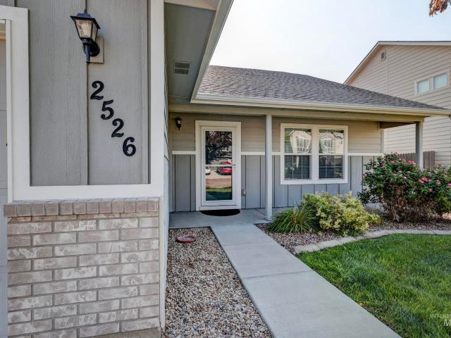 2526 N Honeysuckle Way