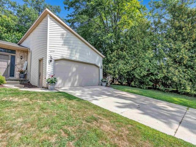 2526 Dunbar Ln, Green Bay, WI 54304