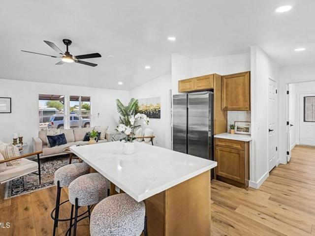 2526 E Behrend Dr, Phoenix, AZ 85050