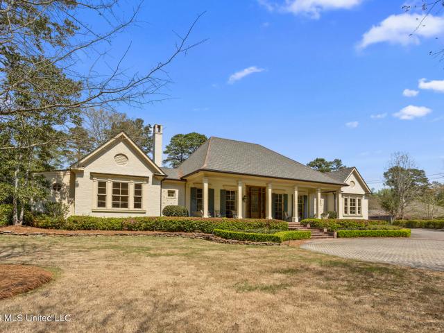 2526 Honeysuckle Lane