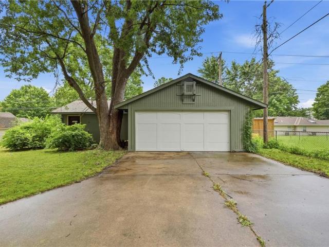 2526 Queen Ridge Drive
