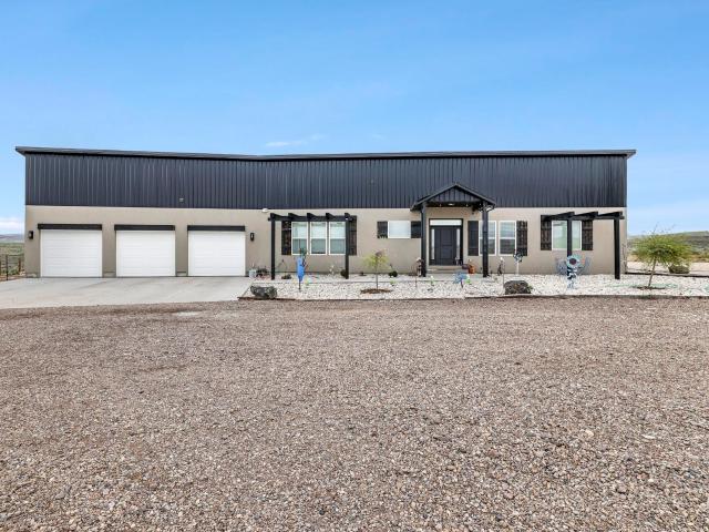 2527 E 1700 N