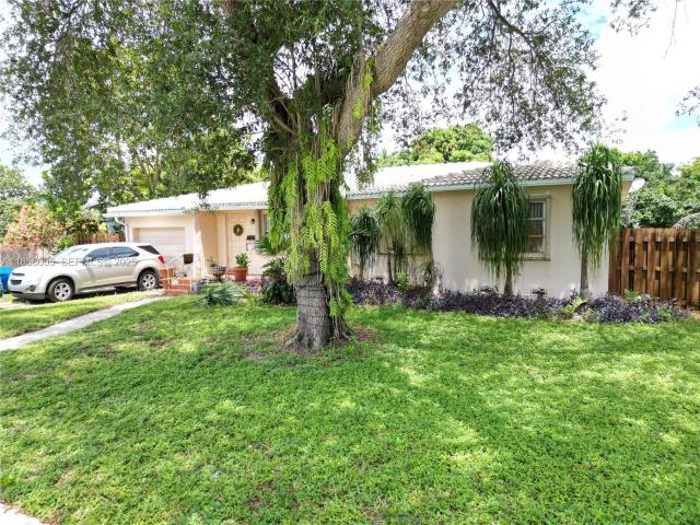 2527 Fillmore St, Hollywood, FL 33020 | MLS #A11858 | Compass