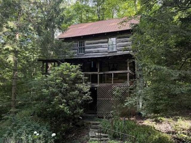 2527 Smithtown Rd, Morgantown, WV 26508