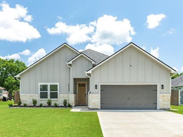 2527 Turberry Dr, West Columbia, TX 77486