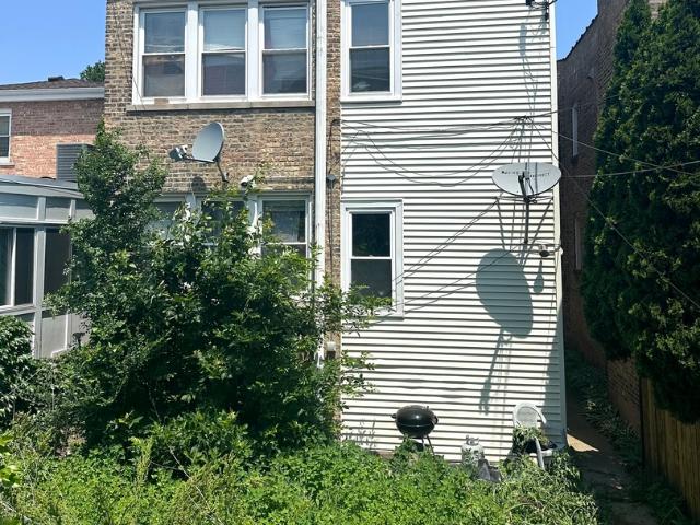 2527 W Argyle Street