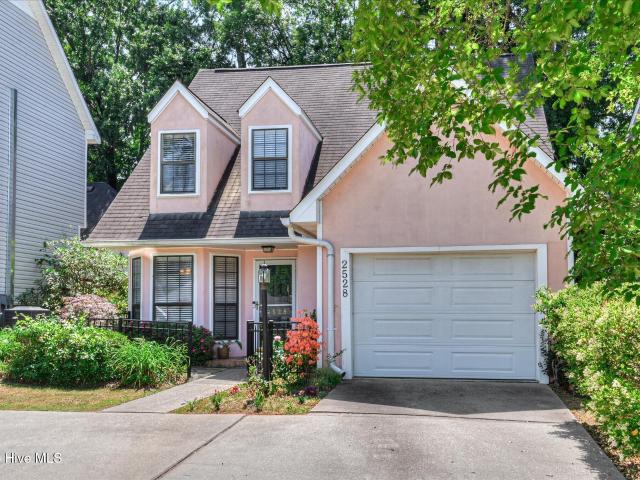 2528 Commons Trace
