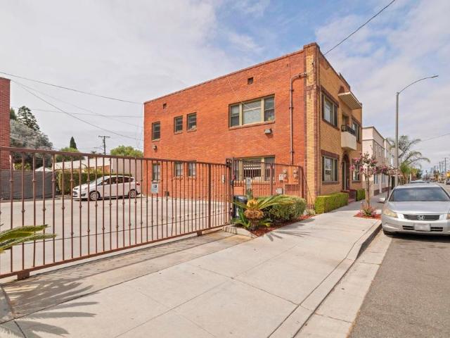 2528 E 10th Street