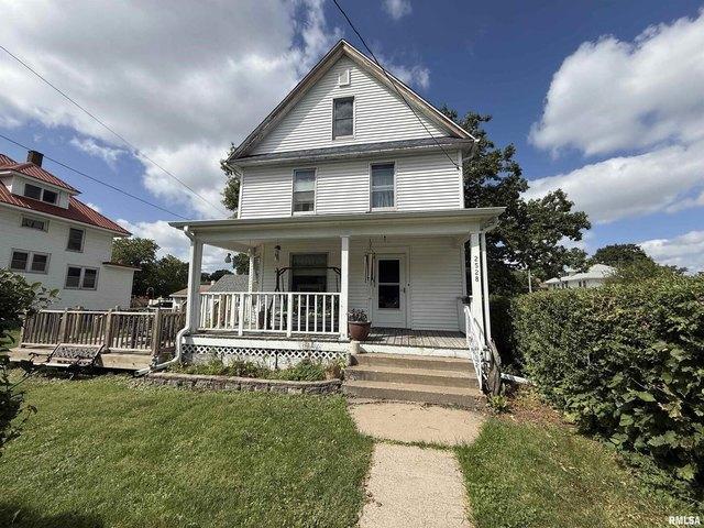2528 Farnam St, Davenport, IA 52803