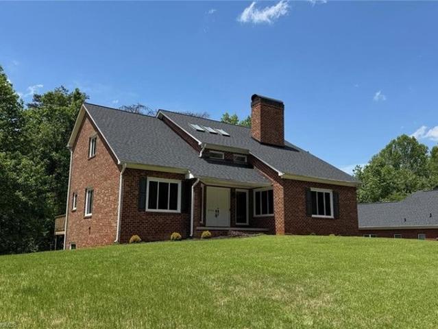 2528 Treetop Ln, Winston Salem, NC 27101