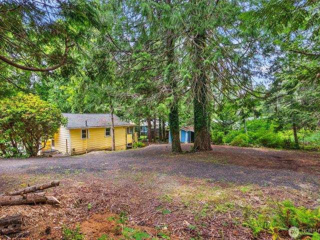 2528 Westwind Drive NW