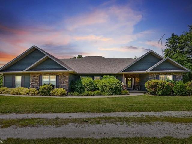 2529 Bass Dr, New London, IA 52645