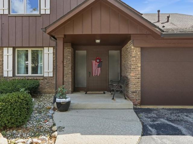 2529 E Lakeshore Dr, Crown Point, IN 46307