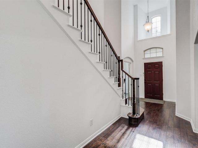 2529 Louis Lane