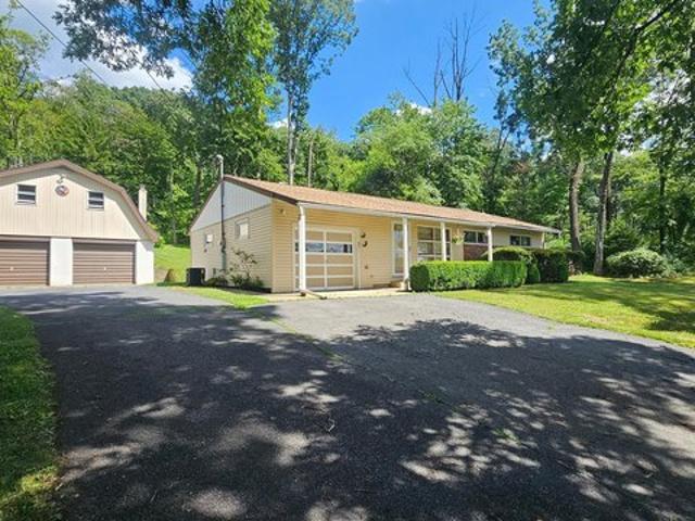 2529 Ringhoffer Rd, Hellertown, PA 18055