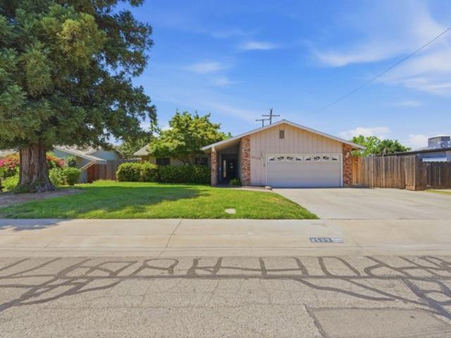 2529 S Divisadero St, Visalia, CA 93277